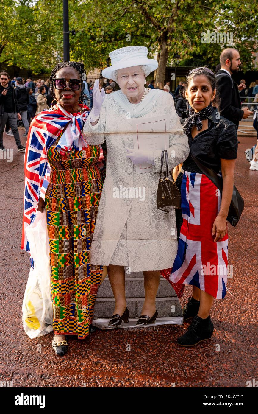 The Day After Queen Elizabeth II Passes Away Two Women Carry A Life ...