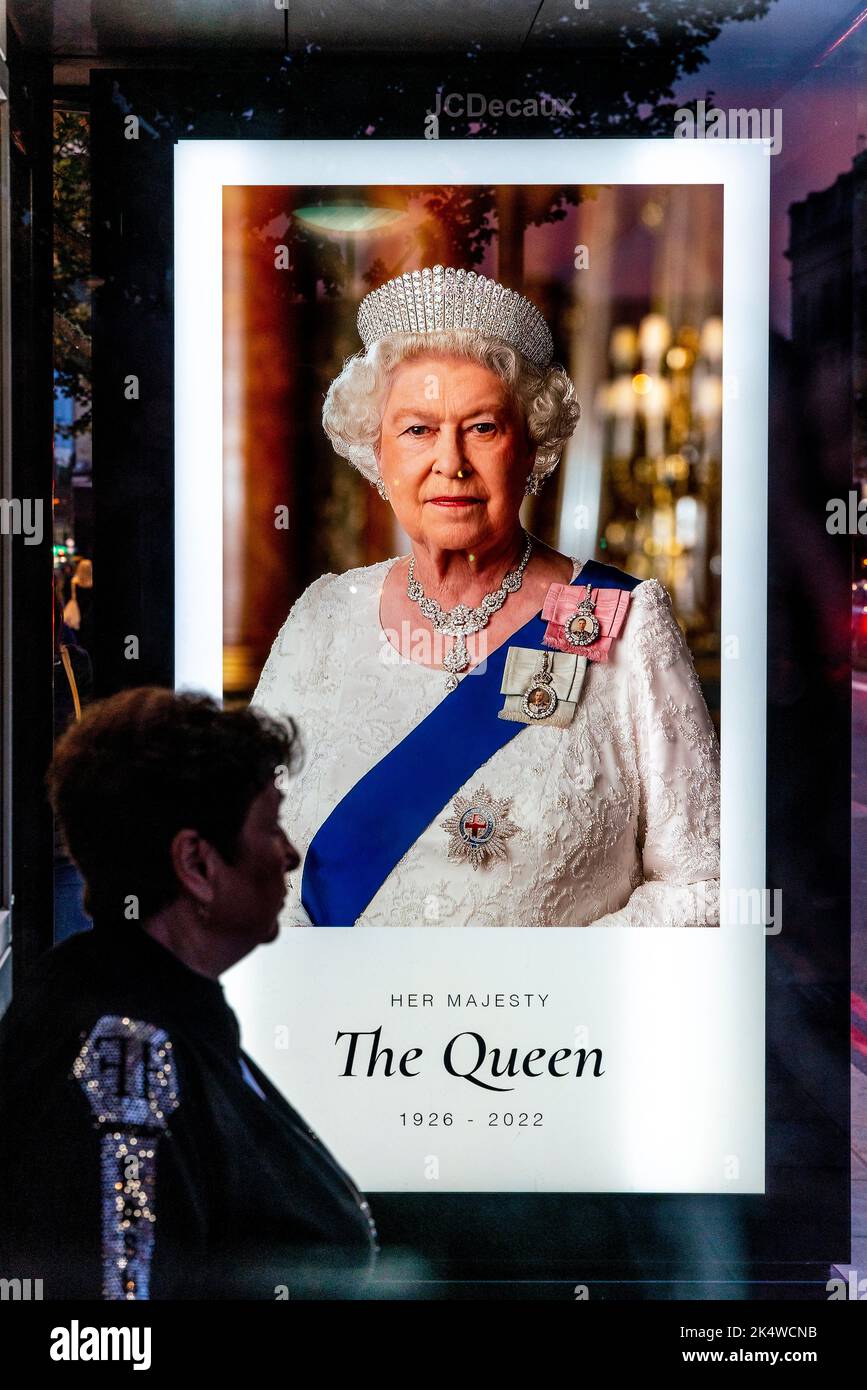 Bus stop queen tribute hi-res stock photography and images - Alamy