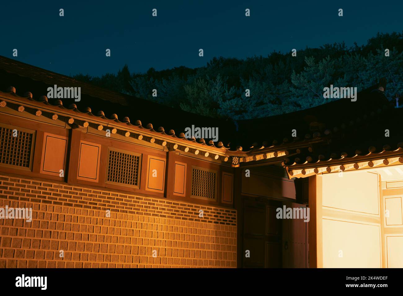Night view of Hwaseong Haenggung Palace in Suwon, Korea Stock Photo - Alamy