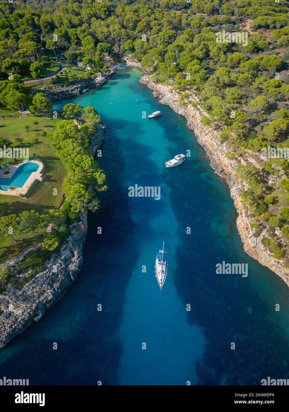 Aerial view of boats in coastal bay, Cala Marmols, Majorca, Spain Stock ...