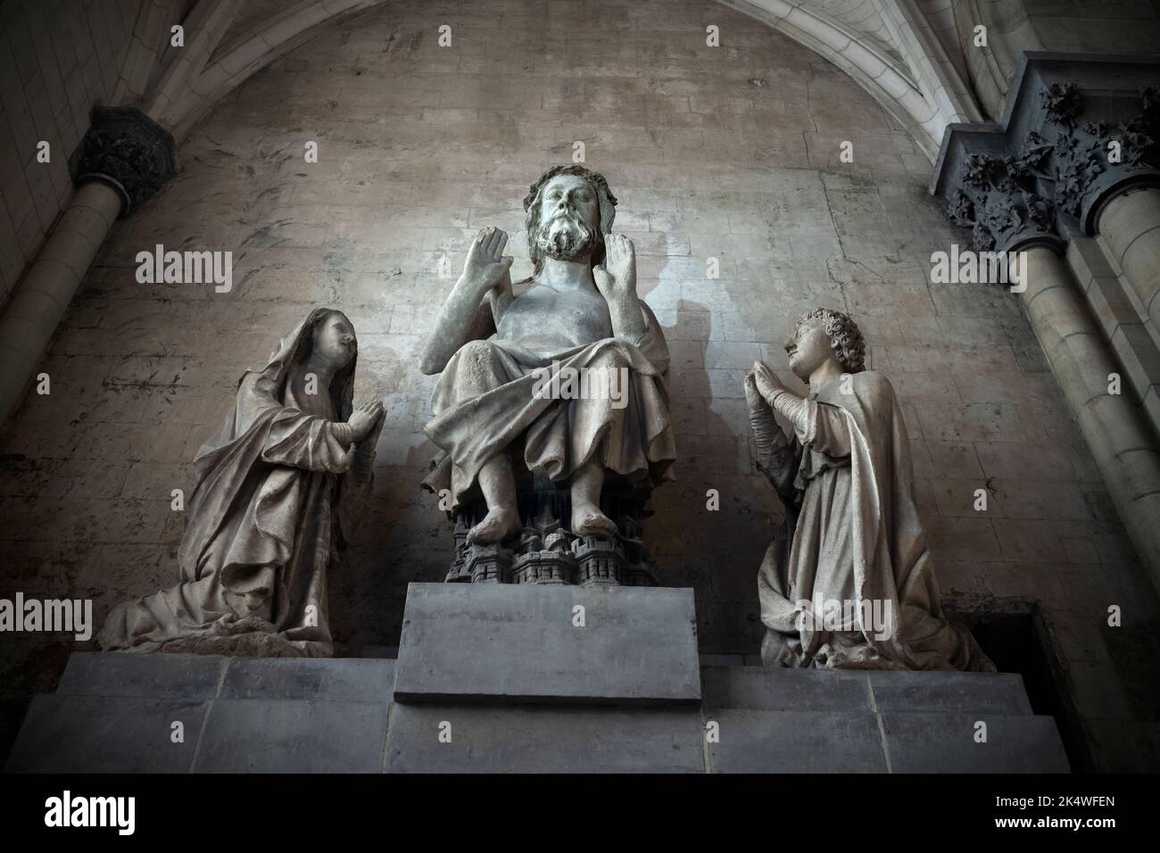 Gothic saint statue seated hi-res stock photography and images - Alamy