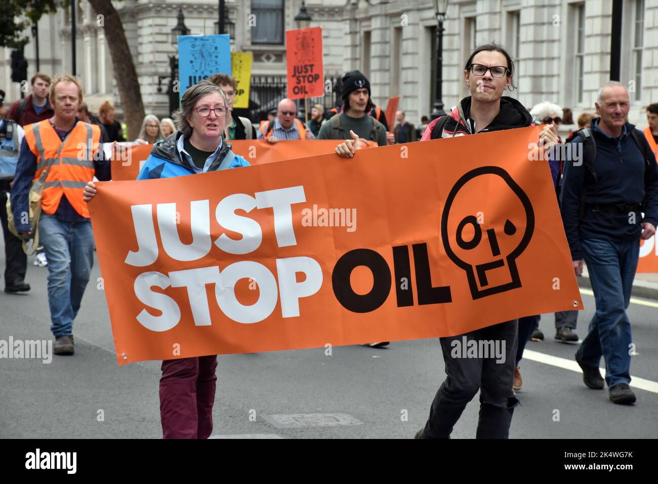 Glue themselves hi-res stock photography and images - Alamy