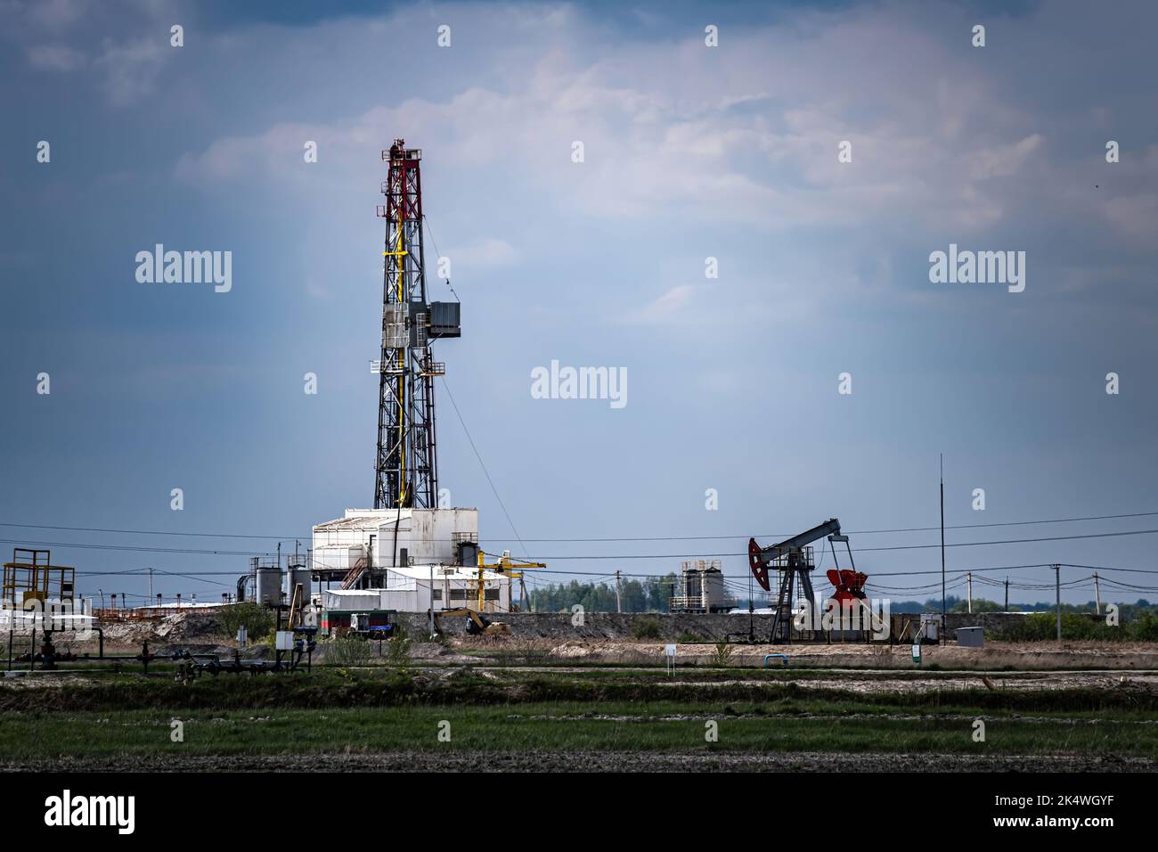 Petroleum drilling rig hi-res stock photography and images - Alamy