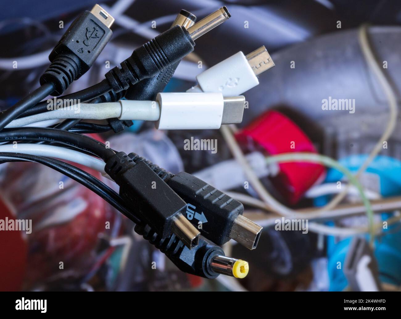 Schwerin, Germany. 04th Oct, 2022. A bundle of different charging ...