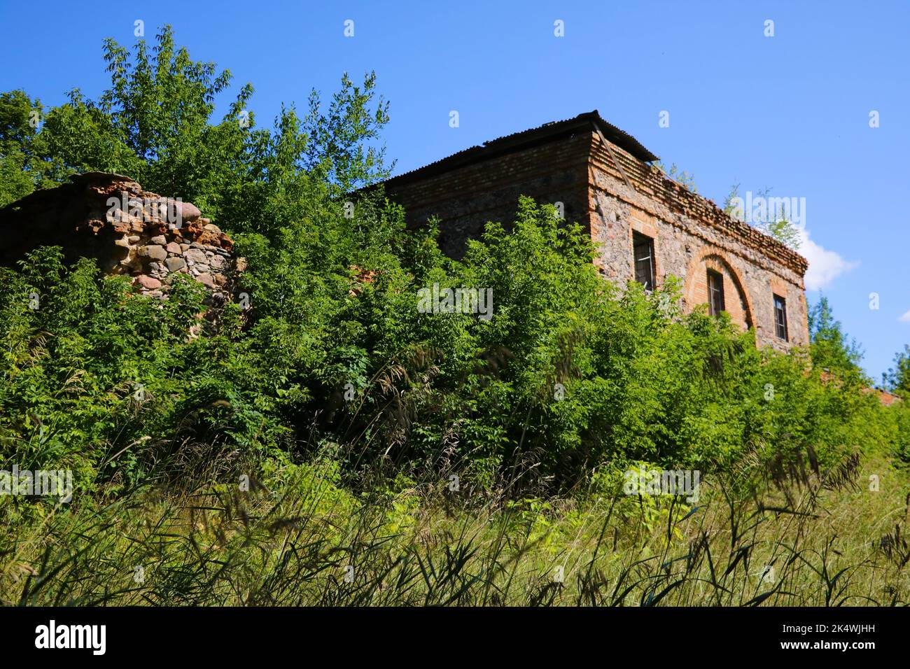 An old abandoned building, unsuitable housing for life Stock Photo - Alamy