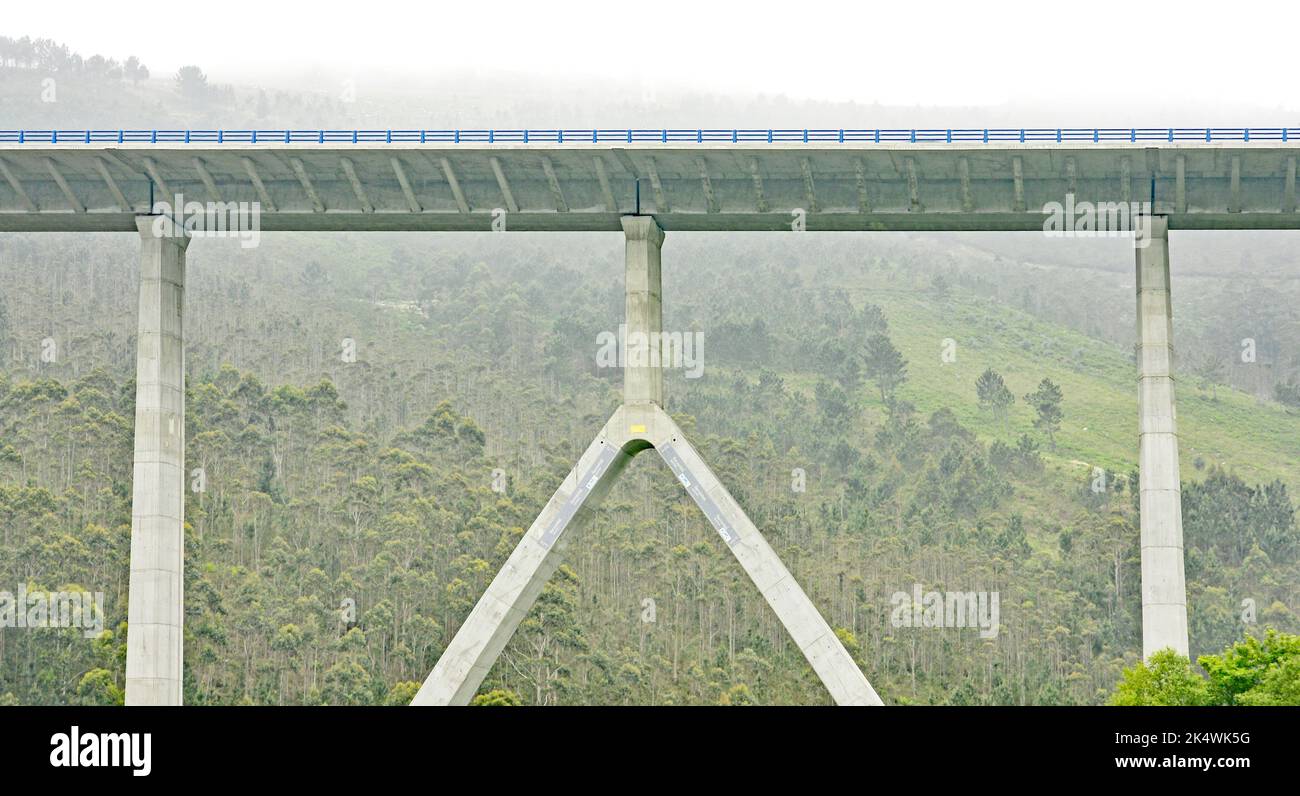 Concrete viaducts hi-res stock photography and images - Alamy