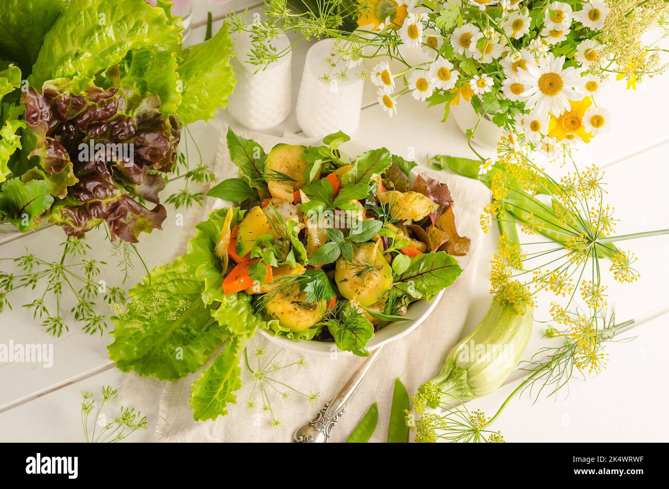 Salad presentation hi-res stock photography and images - Alamy