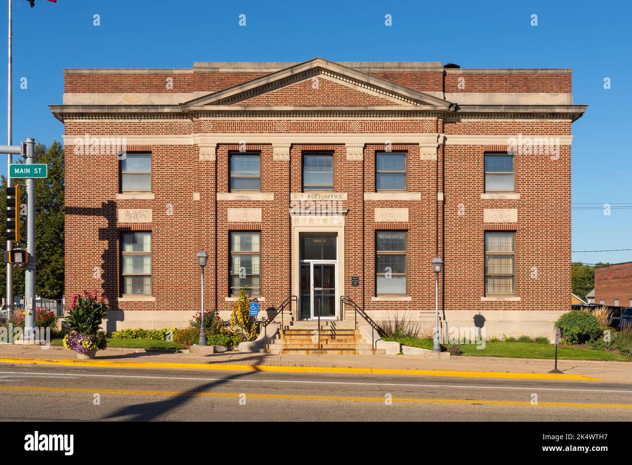 American post office building exterior hi-res stock photography and ...