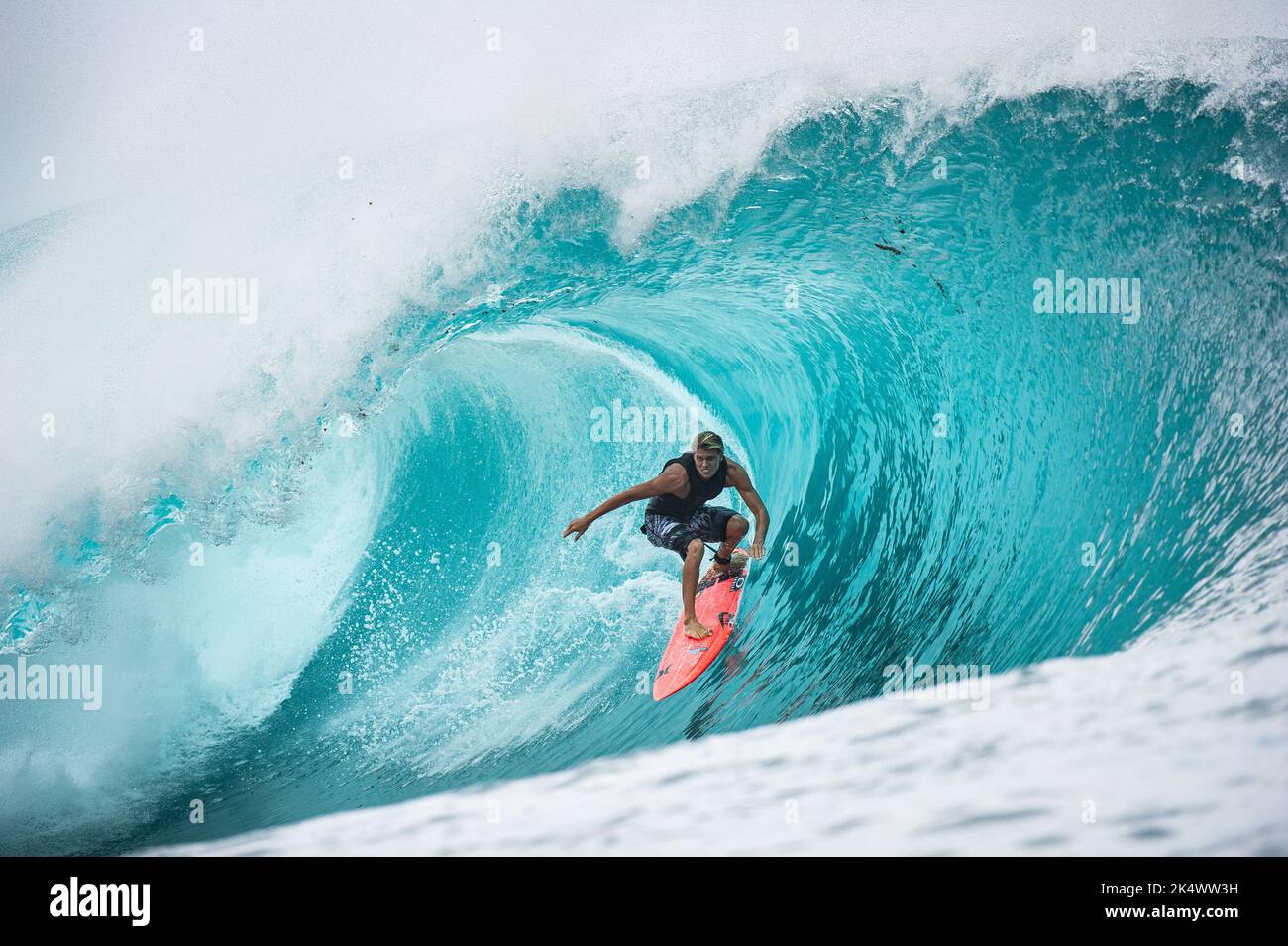 Teahupoo surf tahiti hi-res stock photography and images - Alamy