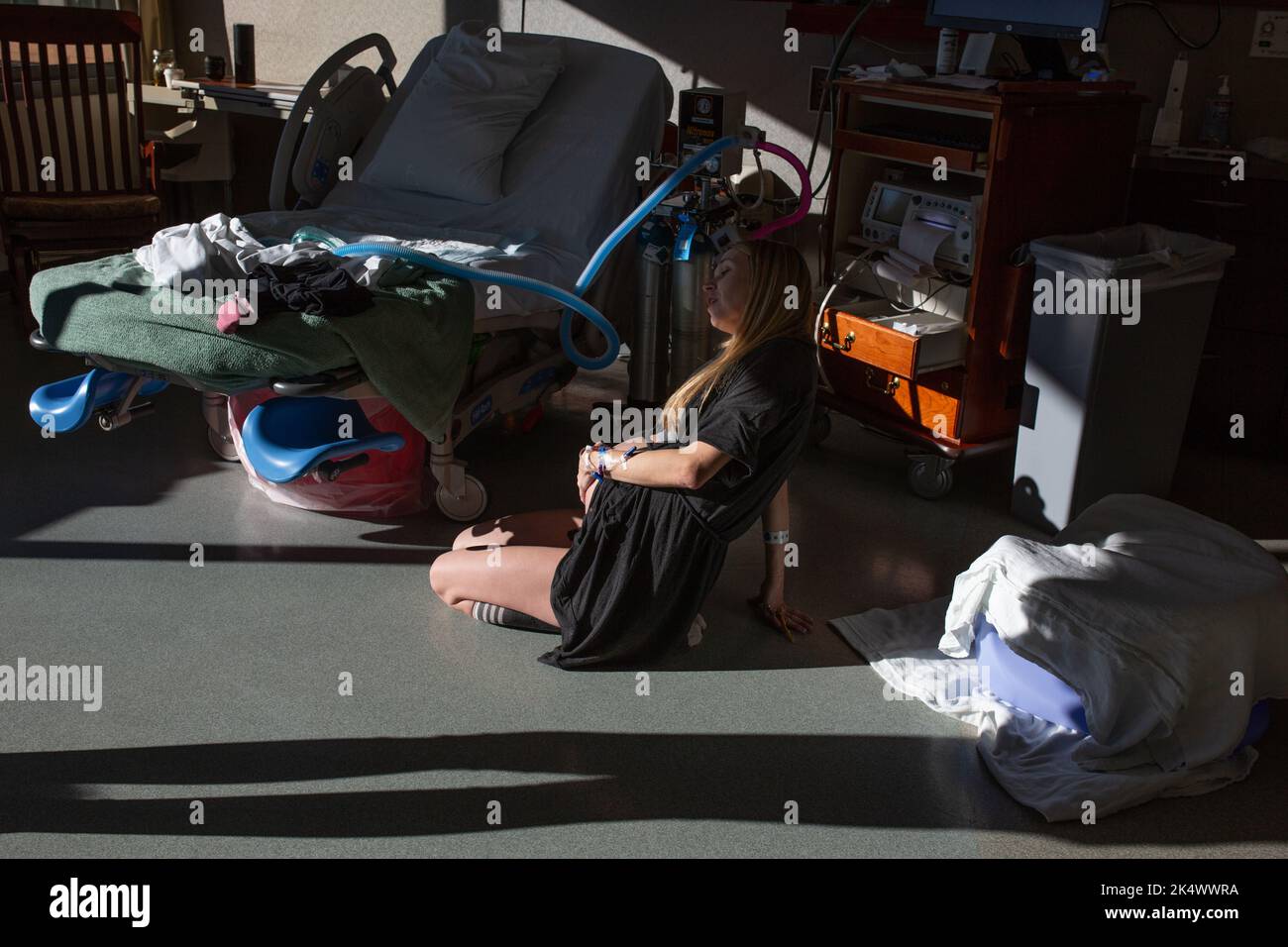 Contraction birth hi-res stock photography and images - Alamy