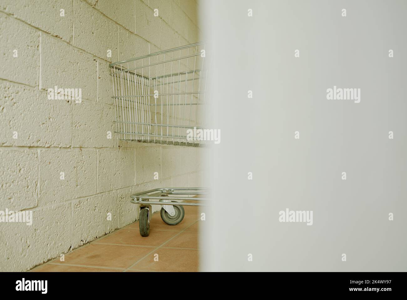 Empty shopping trolley on street Stock Photo - Alamy