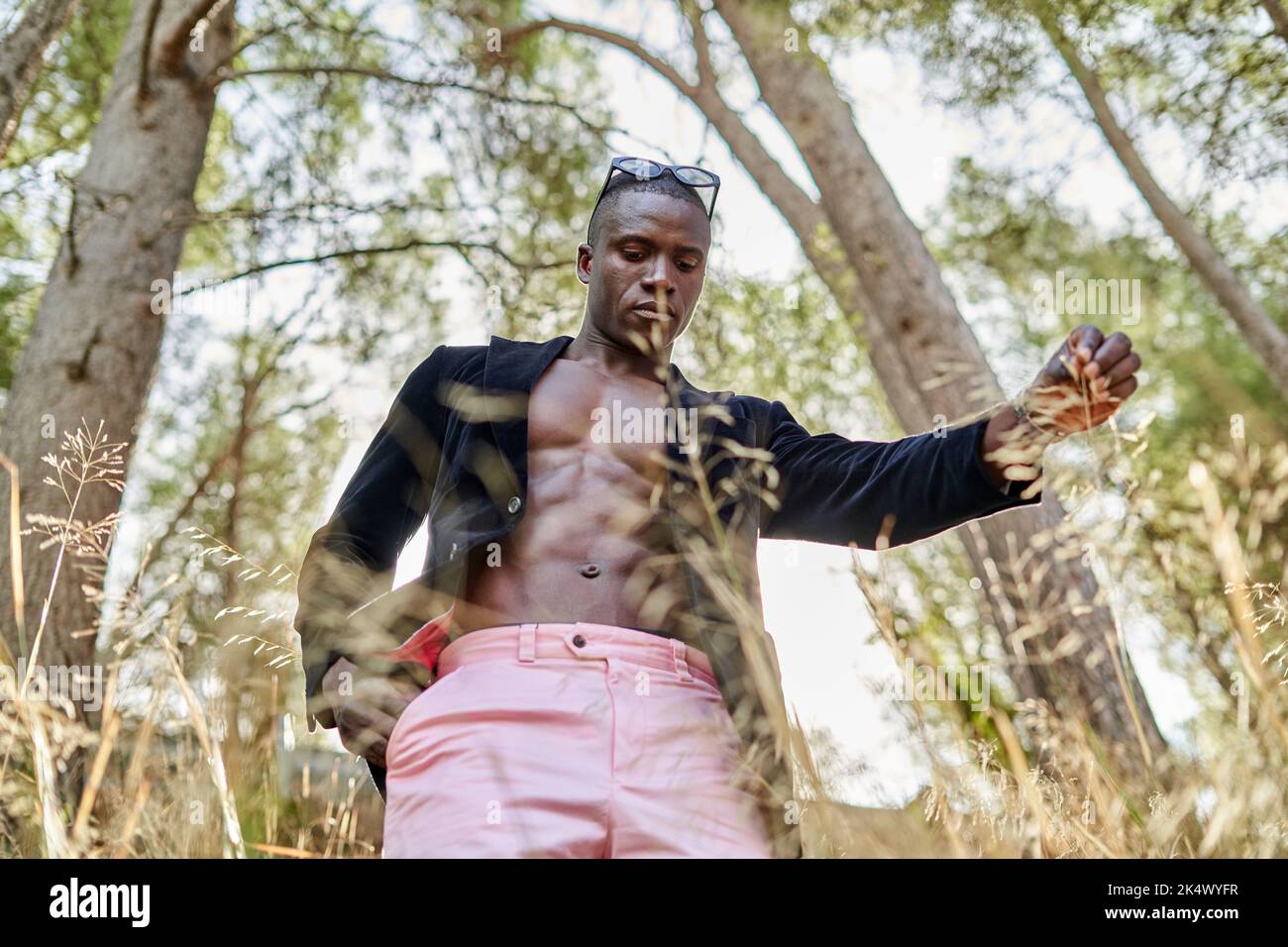 Portrait posé hi-res stock photography and images - Alamy