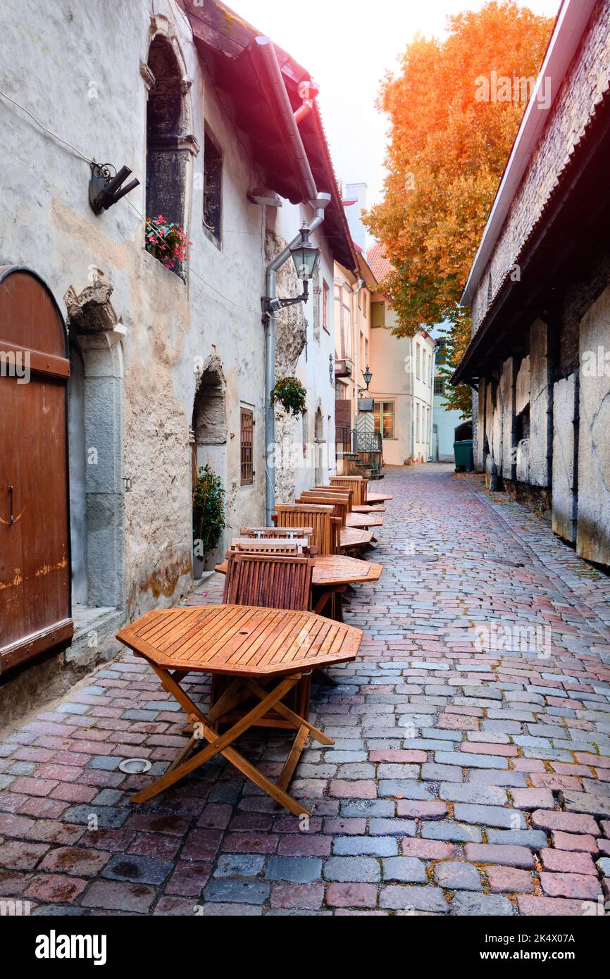 Wet tables closeup outside hi-res stock photography and images - Alamy