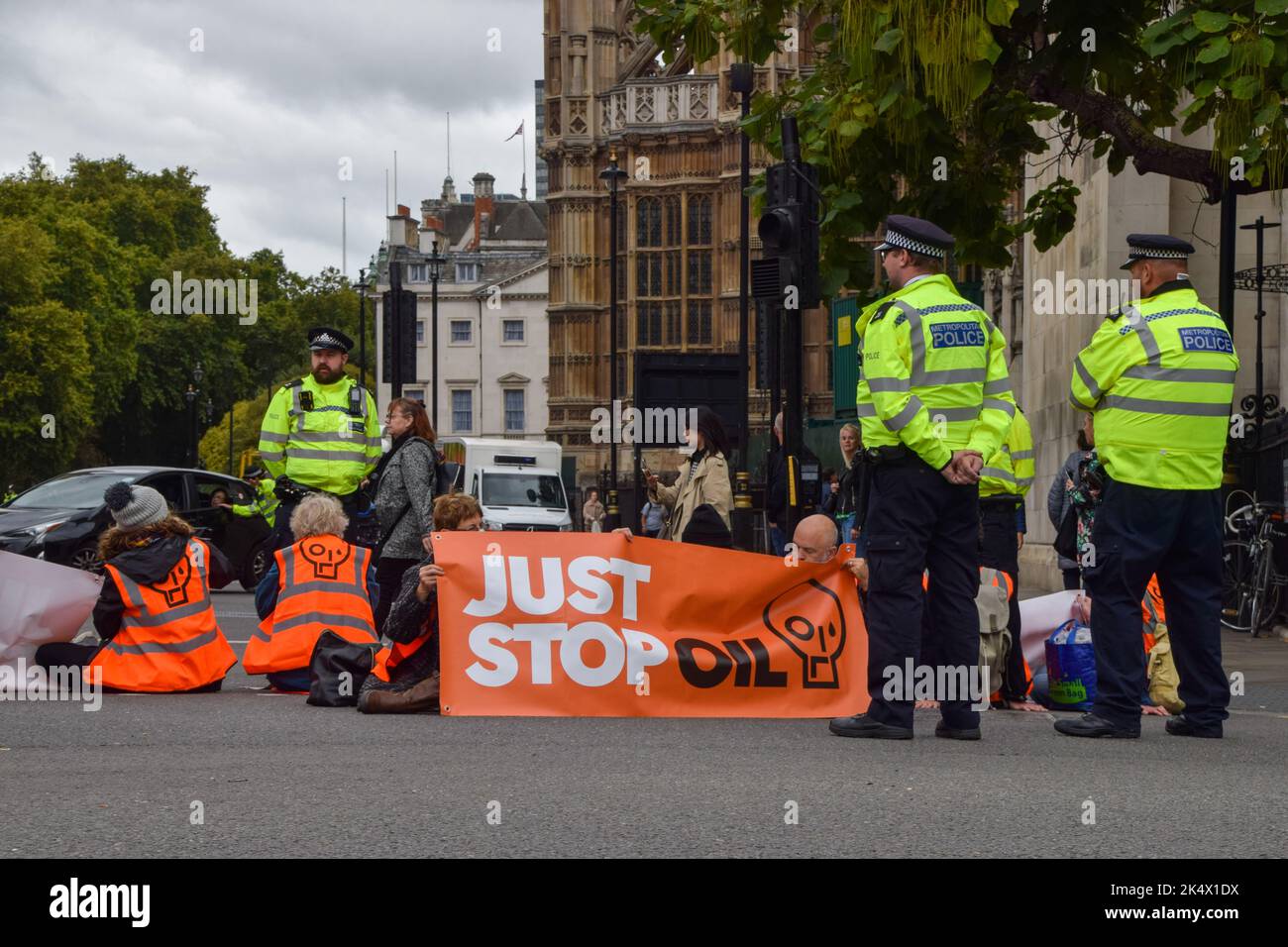 London, UK. 4th October 2022. Police monitor Just Stop Oil protesters ...