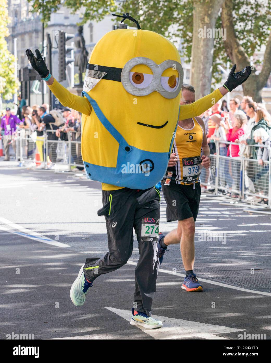 TCS London Marathon 2022 takes place today. Runners run past Houses of ...