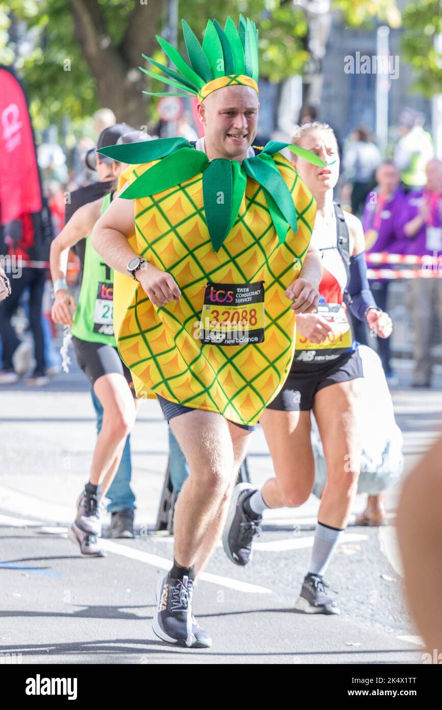 TCS London Marathon 2022 takes place today. Runners run past Houses of ...