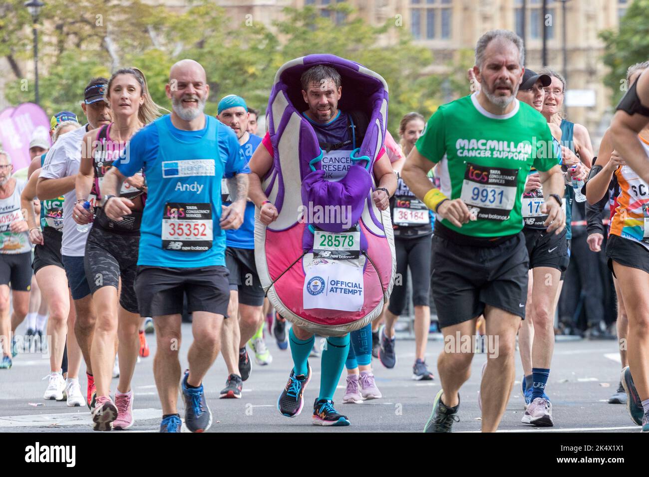 TCS London Marathon 2022 takes place today. Runners run past Houses of ...