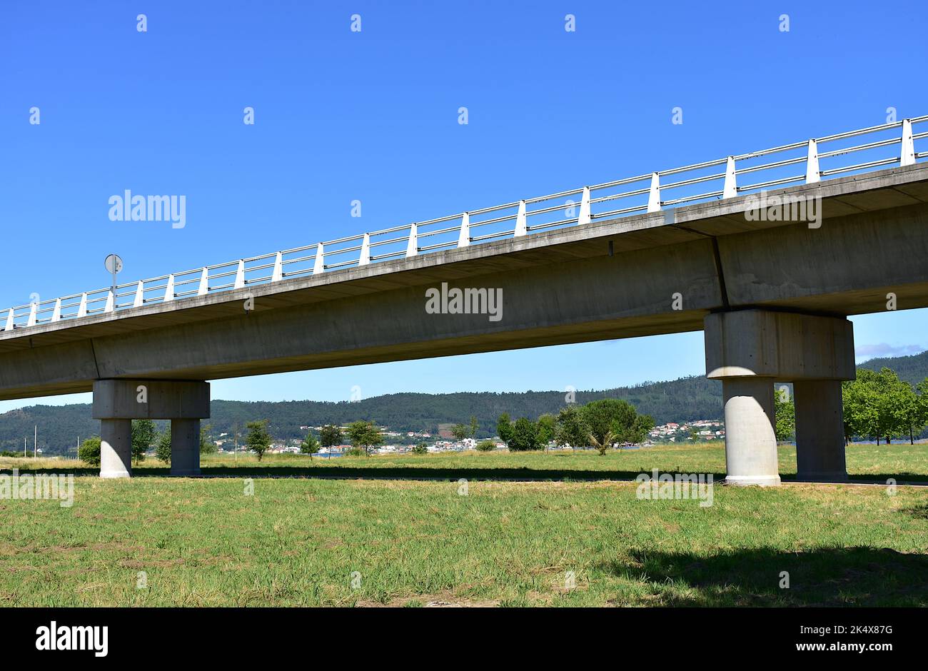 Road with bridge over a park Stock Photo - Alamy