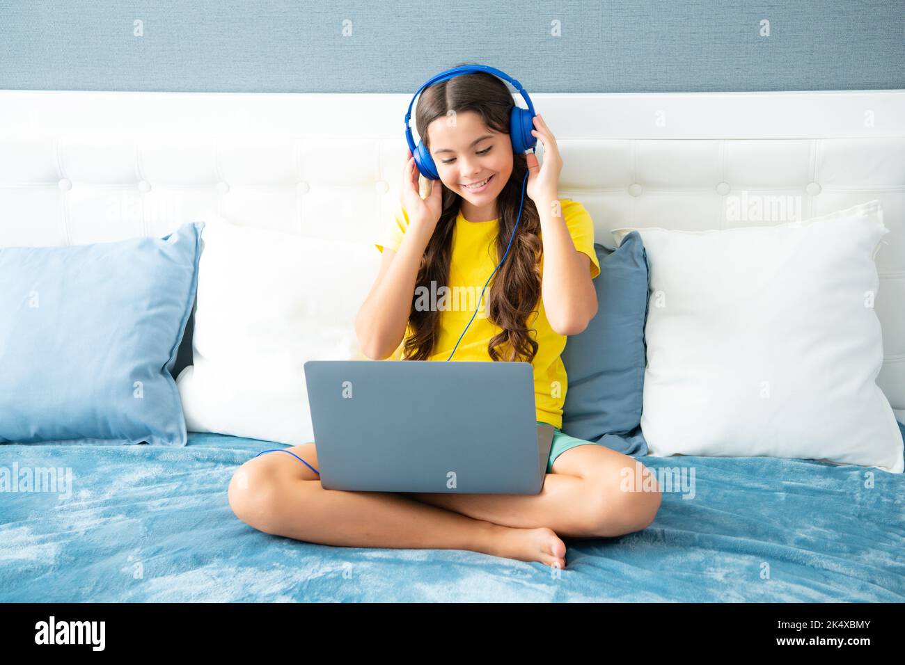 Happy teen girl, positive and smiling emotions. Teenager girl in ...