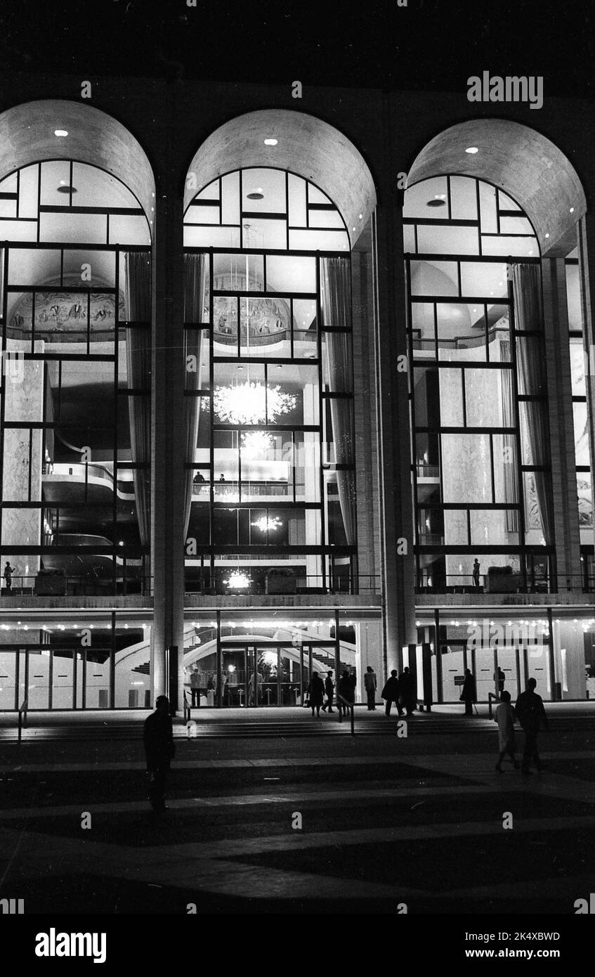 The metropolitan opera house 1970 hi-res stock photography and images ...