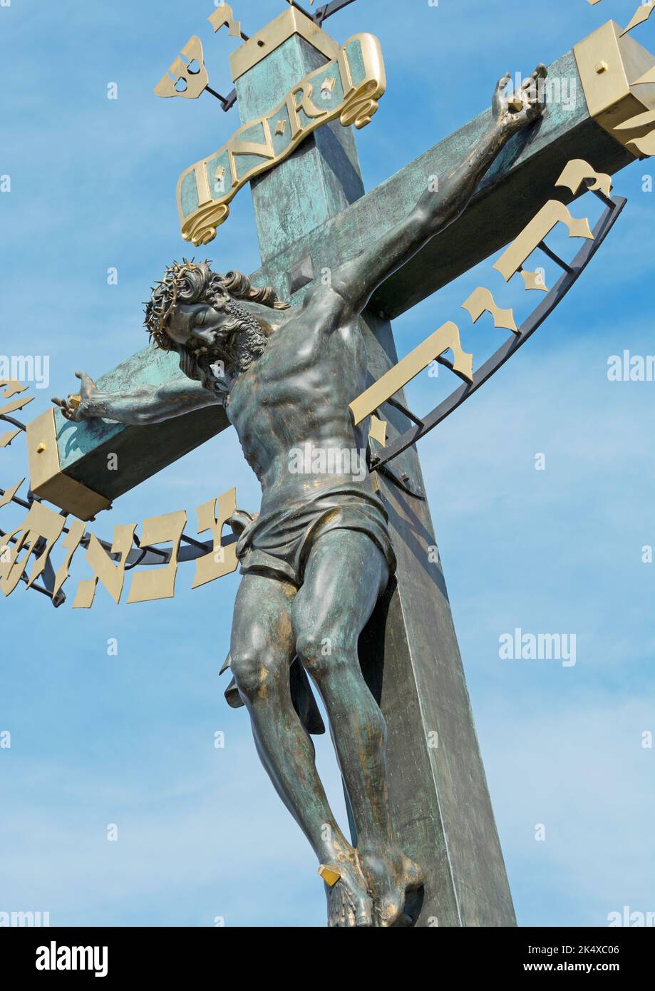 Skulptur von jesus am kreuz hi-res stock photography and images - Alamy