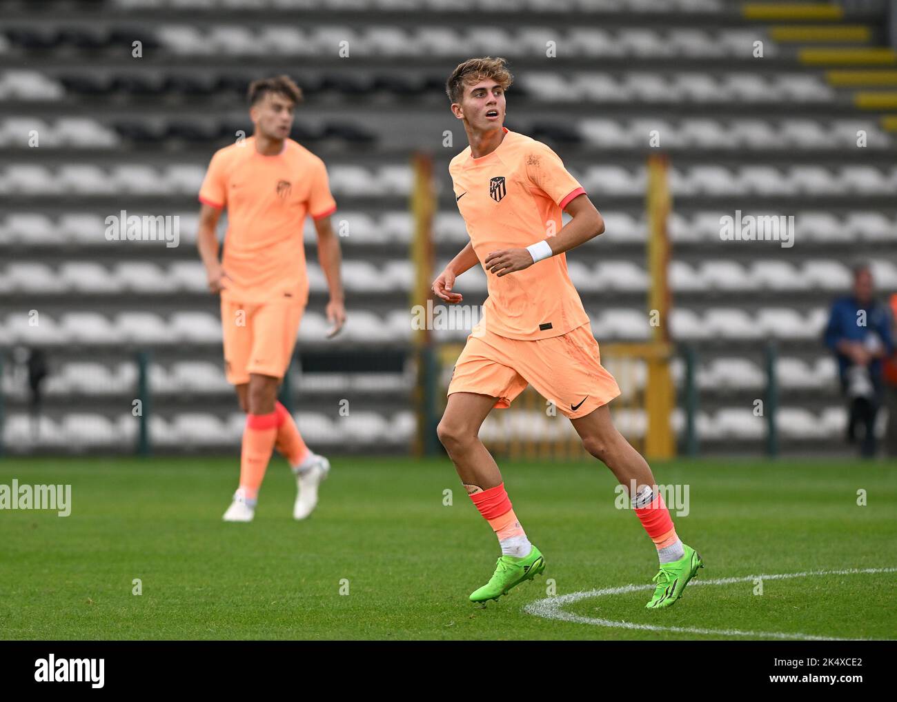 Niño atlético hi-res stock photography and images - Alamy