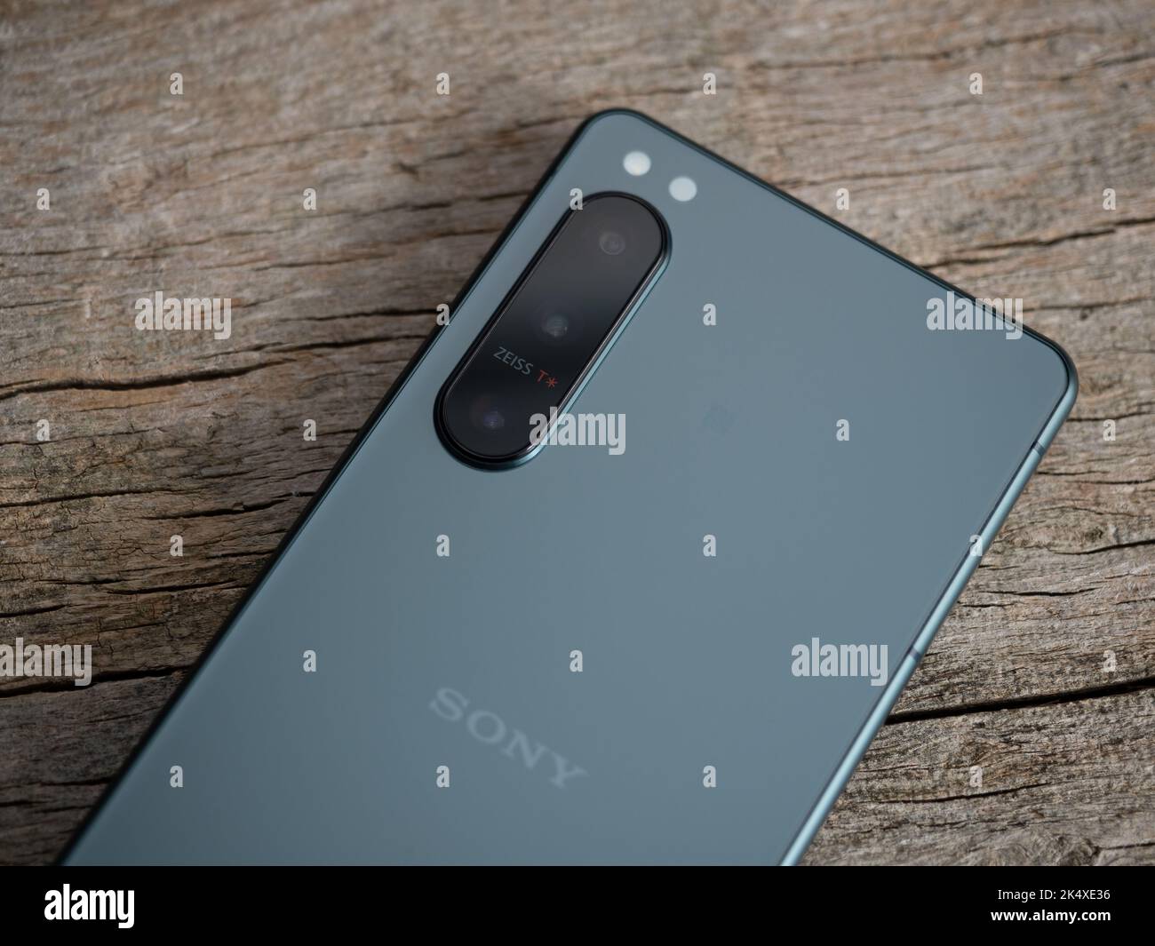 Xperia 5 iv hi-res stock photography and images - Alamy