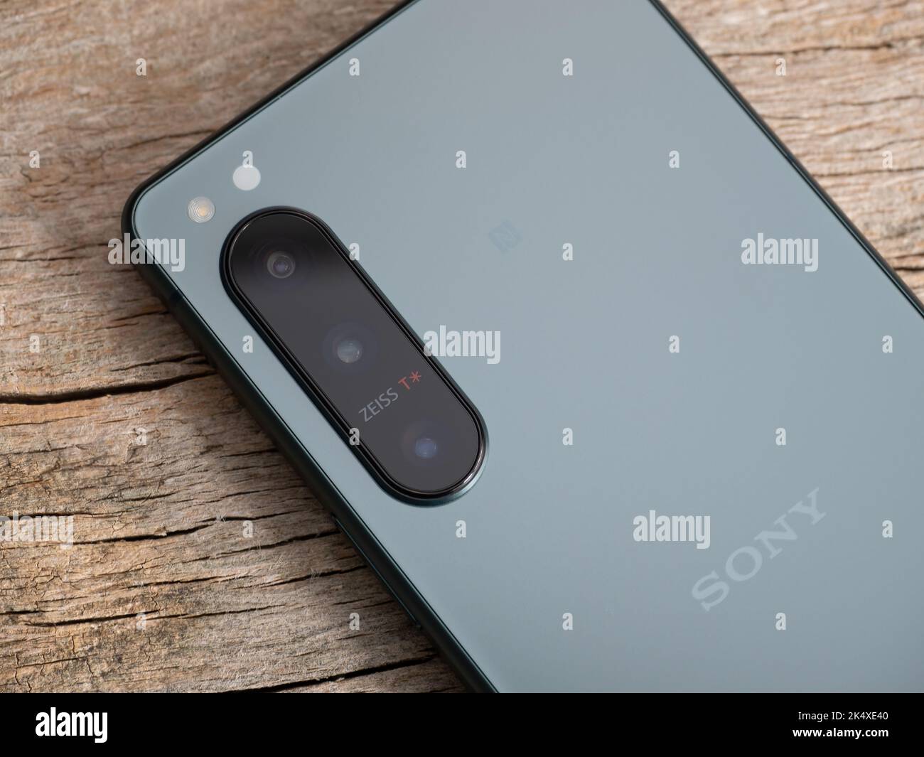 Xperia 5 iv hi-res stock photography and images - Alamy