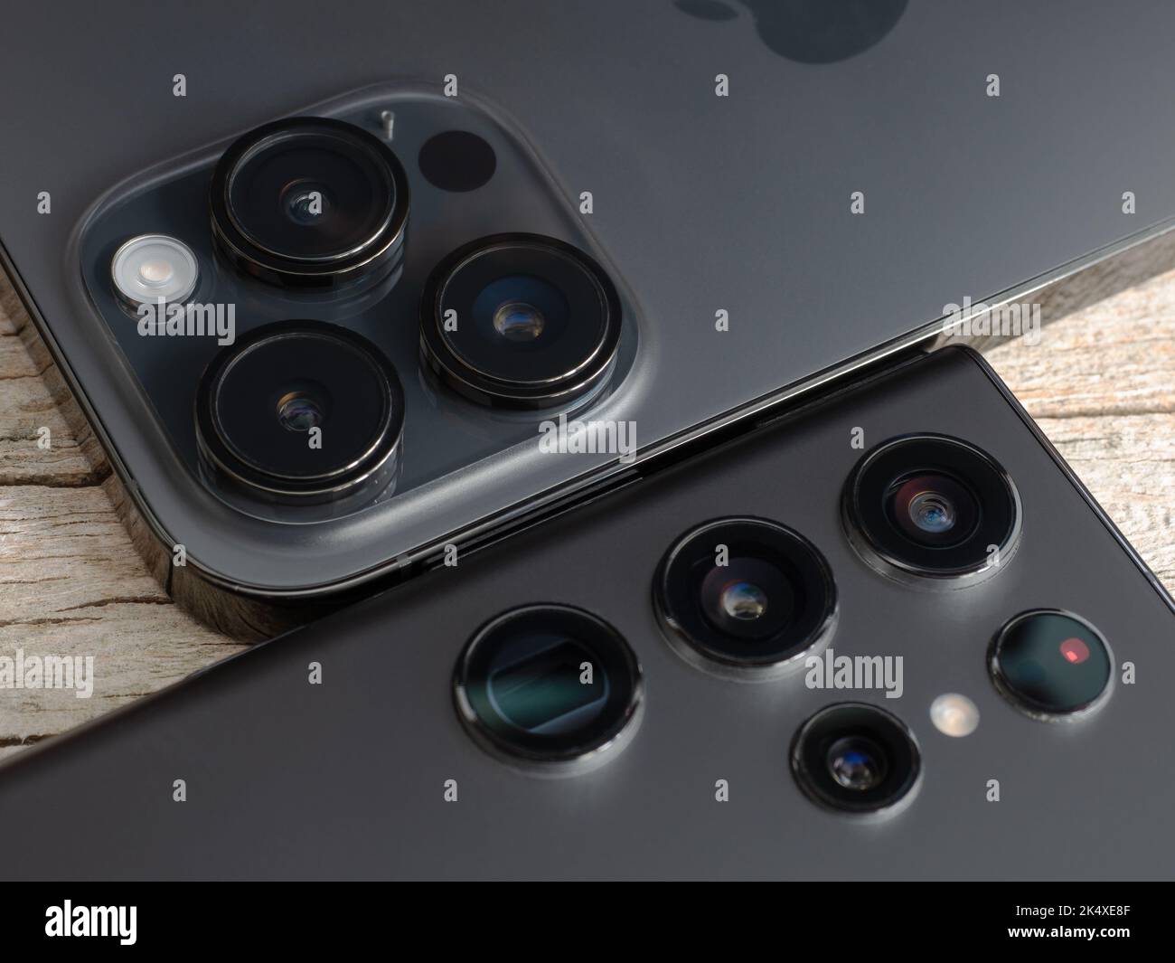 Iphone 14 pro max hi-res stock photography and images - Alamy