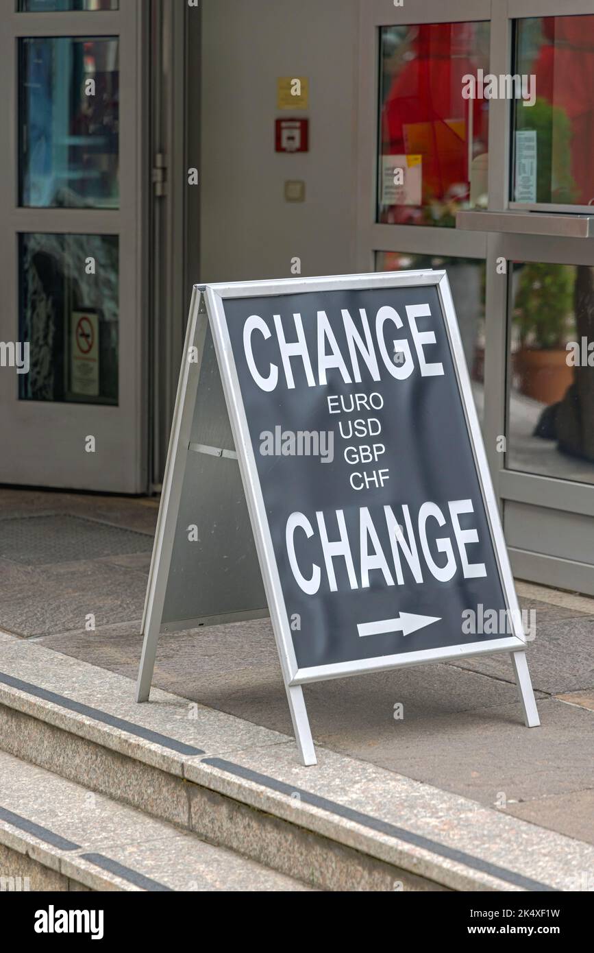 Currency exchange board 2022 hi-res stock photography and images - Alamy