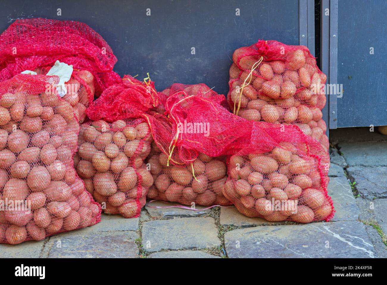 Red potatoes sack hi-res stock photography and images - Alamy