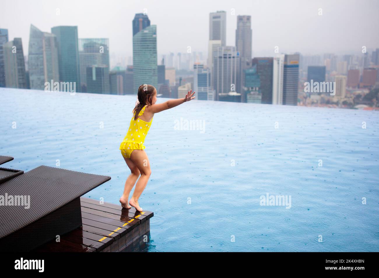 Singapore infinity edge swimming pool hi-res stock photography and ...