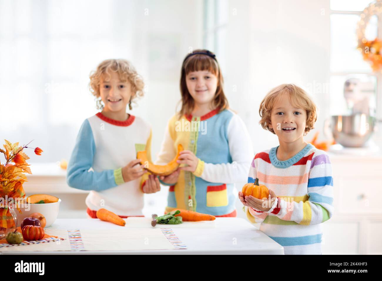 Boy setting dinner table hi-res stock photography and images - Alamy