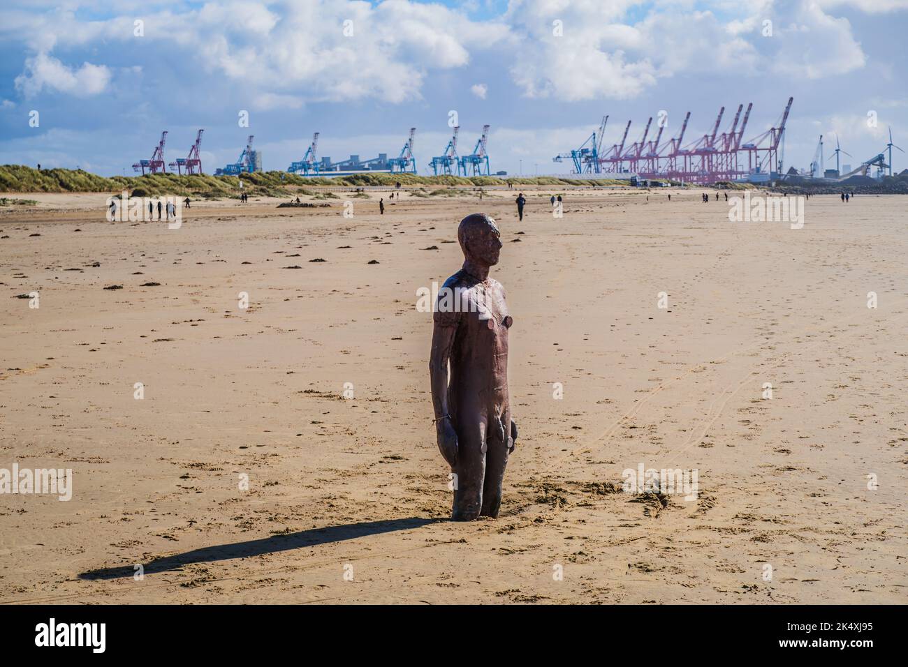 Anthony gormley crosby beach statues hi-res stock photography and ...