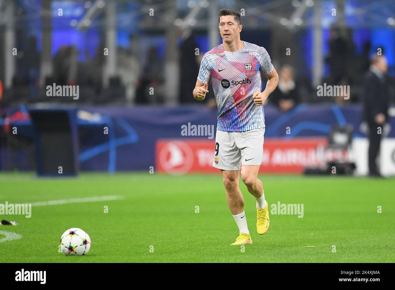Milan, Italy. 04th Oct, 2022. Robert Lewandowski of FC Barcelona warms ...