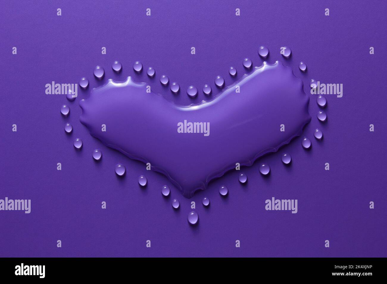 A heart made of water drops on a purple background Stock Photo - Alamy