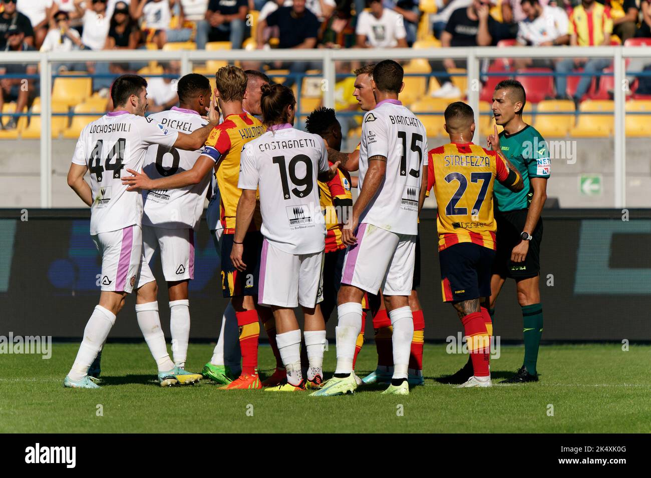 Via Del Mare stadium, Lecce, Italy, October 02, 2022, Gabriel Strefezza ...