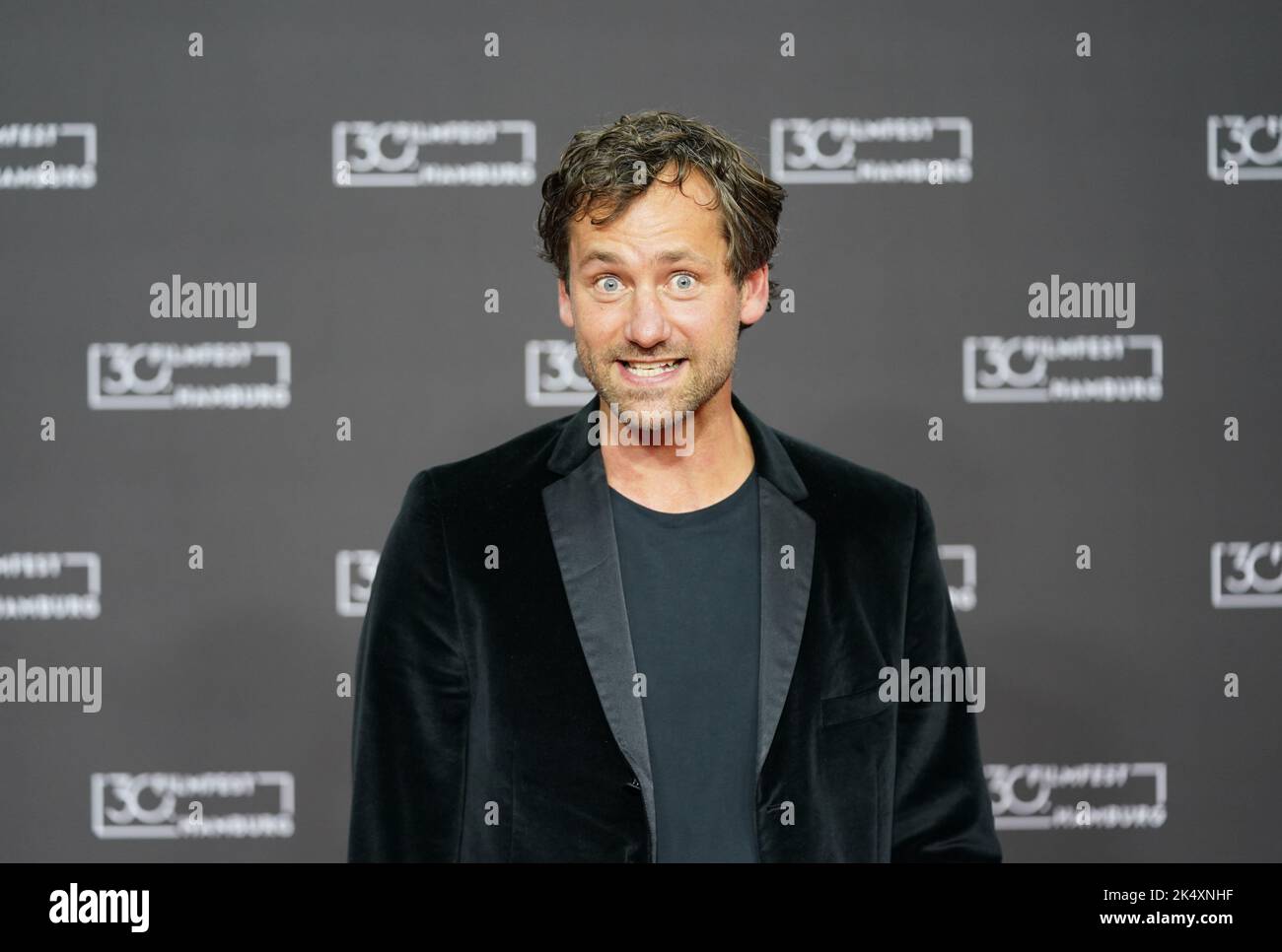 Hamburg, Germany. 04th Oct, 2022. Actor Florian Stetter stands on the ...