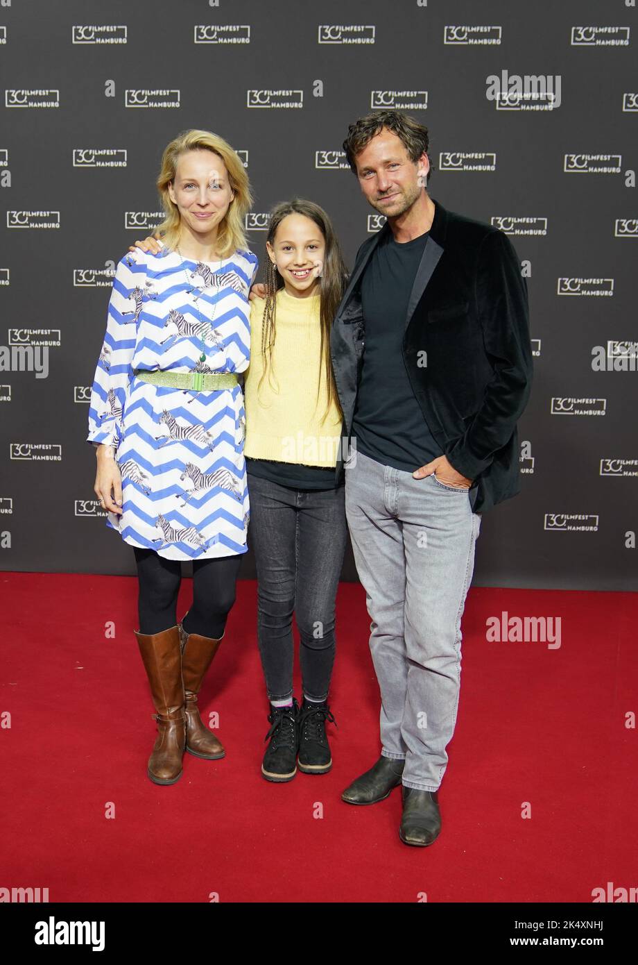 Hamburg, Germany. 04th Oct, 2022. Actress Petra Schmidt-Schaller (l ...