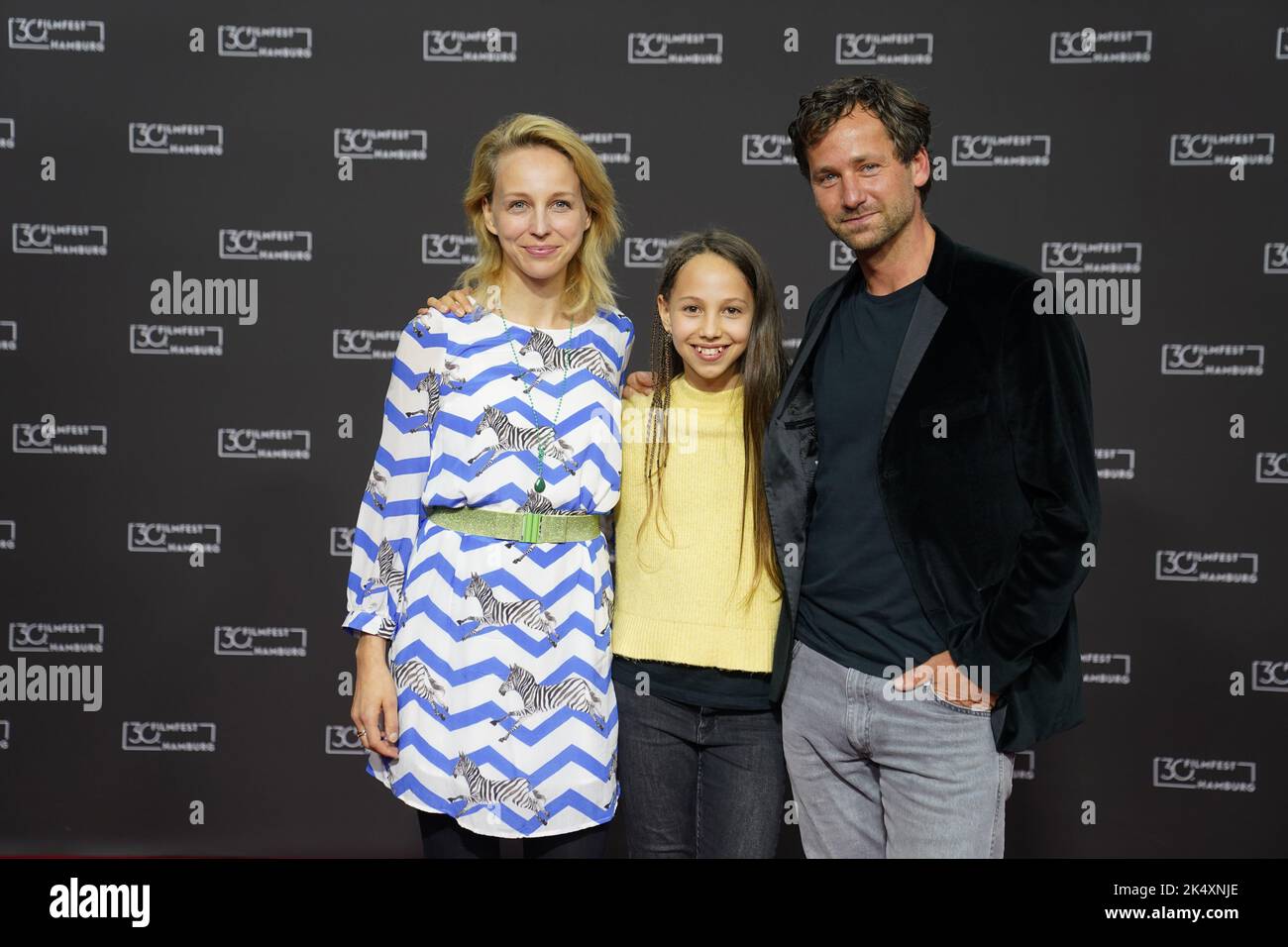 Hamburg, Germany. 04th Oct, 2022. Actress Petra Schmidt-Schaller (l ...