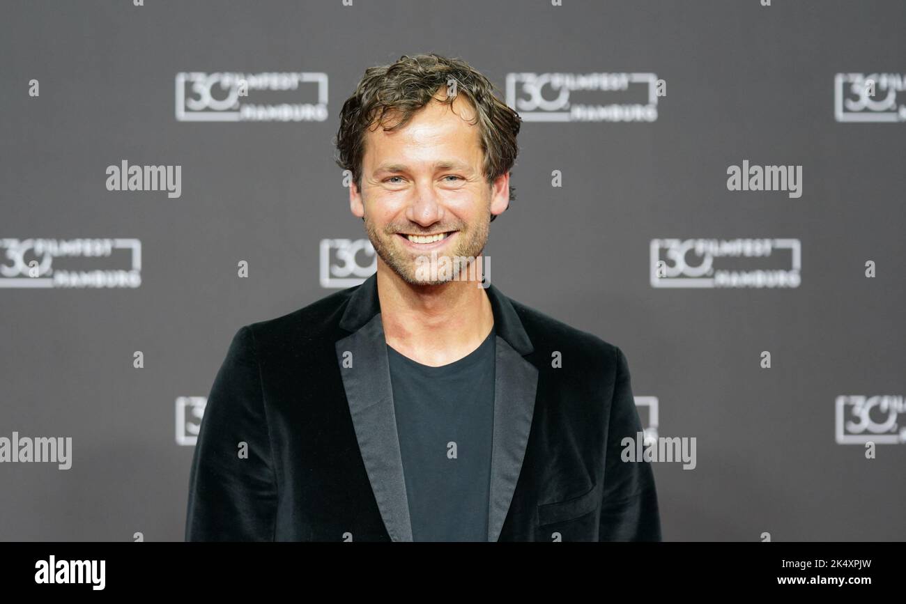 Hamburg, Germany. 04th Oct, 2022. Actor Florian Stetter stands on the ...