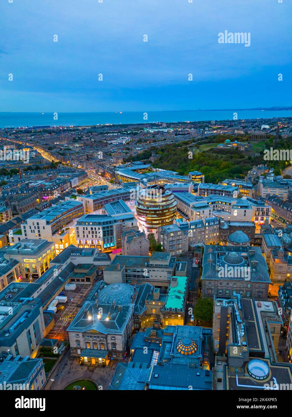 Edinburgh aerial photography at night hi-res stock photography and ...