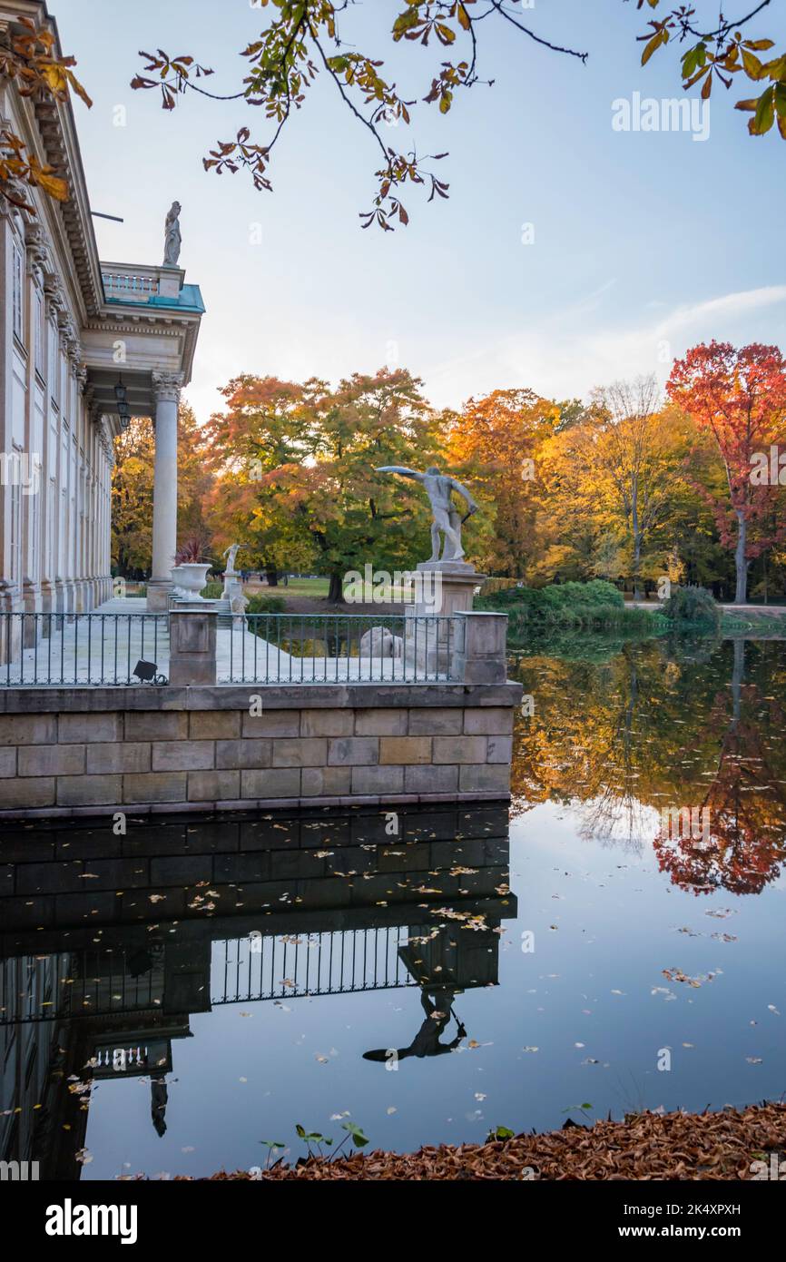 Autumn in Lazienki PArk, Jesien w Parku Lazienki Stock Photo - Alamy