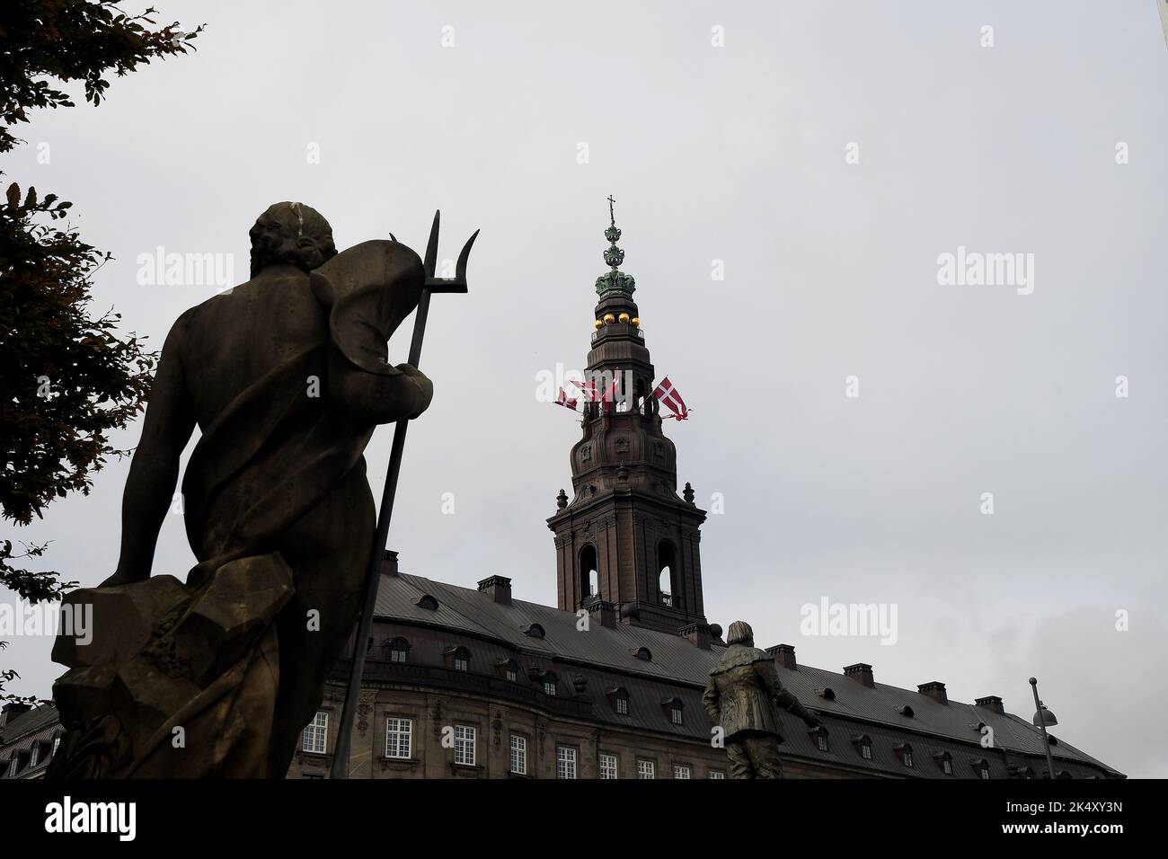 Repoiter hi-res stock photography and images - Alamy