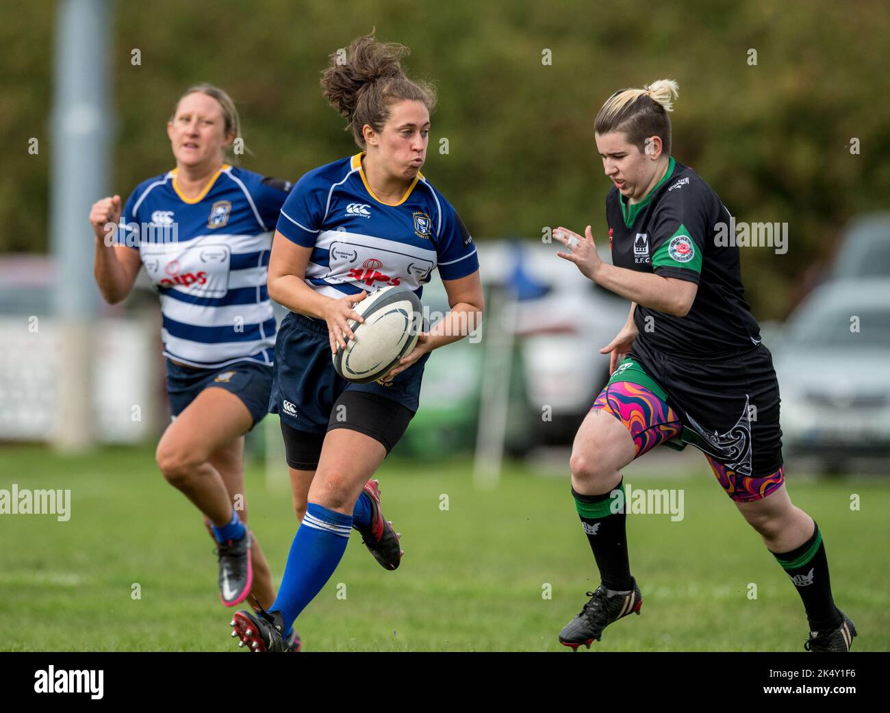 Women playing rugby hi-res stock photography and images - Alamy