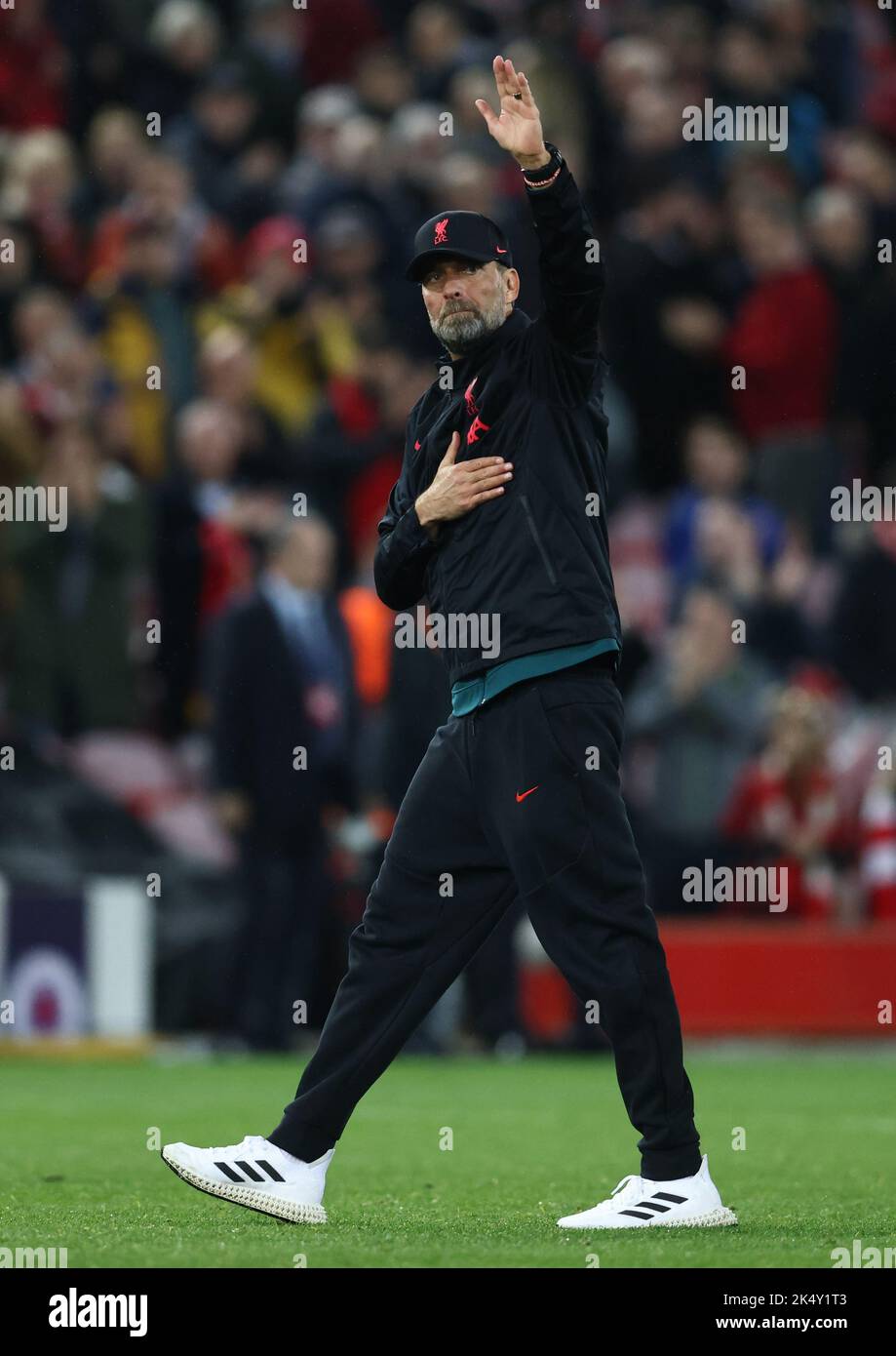 Liverpool crowd 2022 anfield hi-res stock photography and images - Alamy