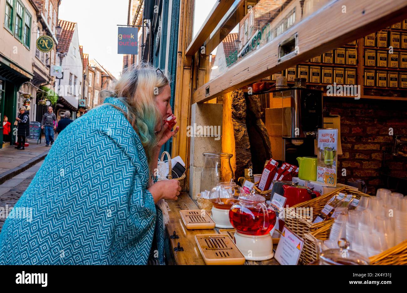 Tea sampling hi-res stock photography and images - Alamy