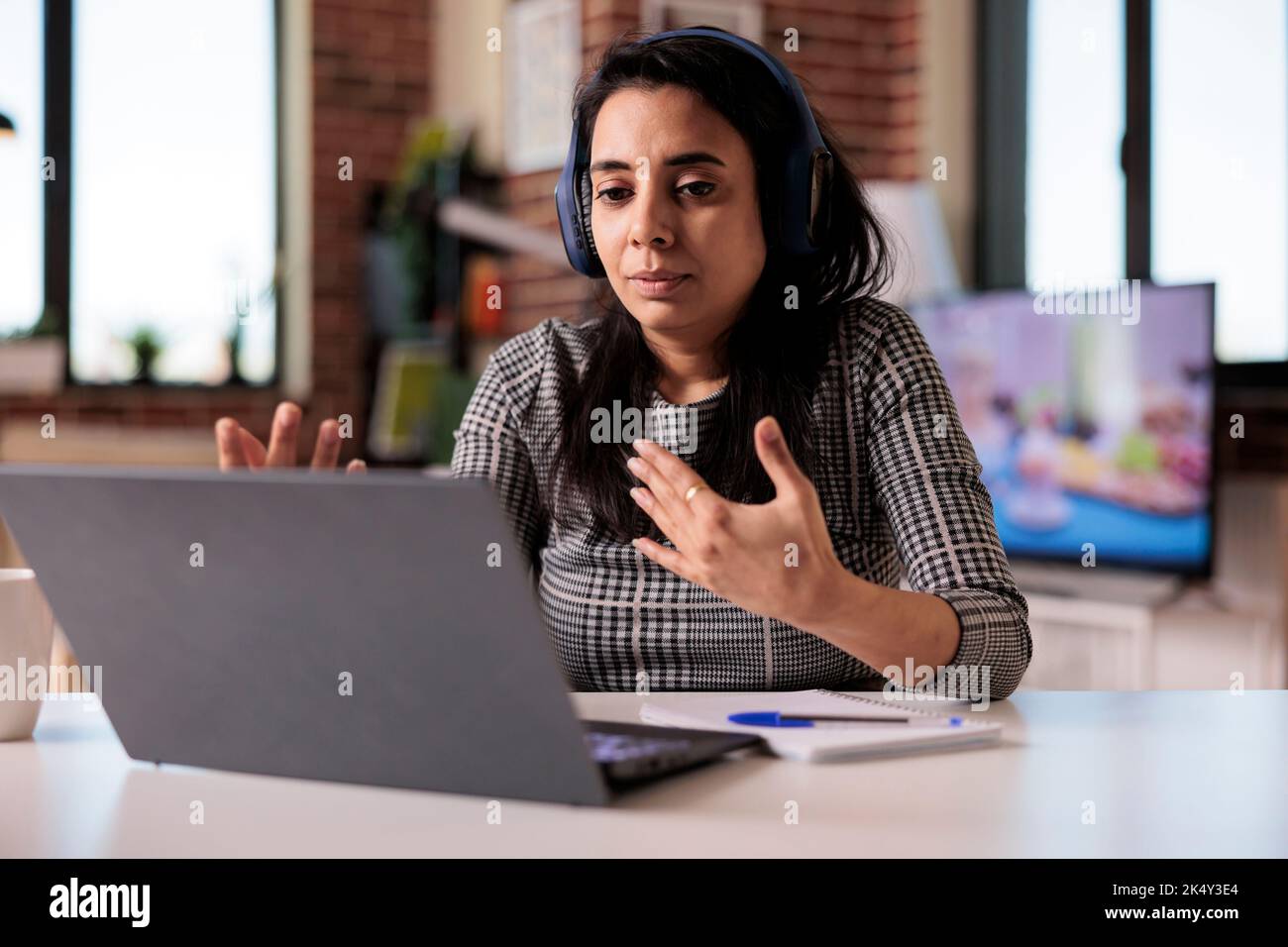 Video conference meeting indian hi-res stock photography and images - Alamy