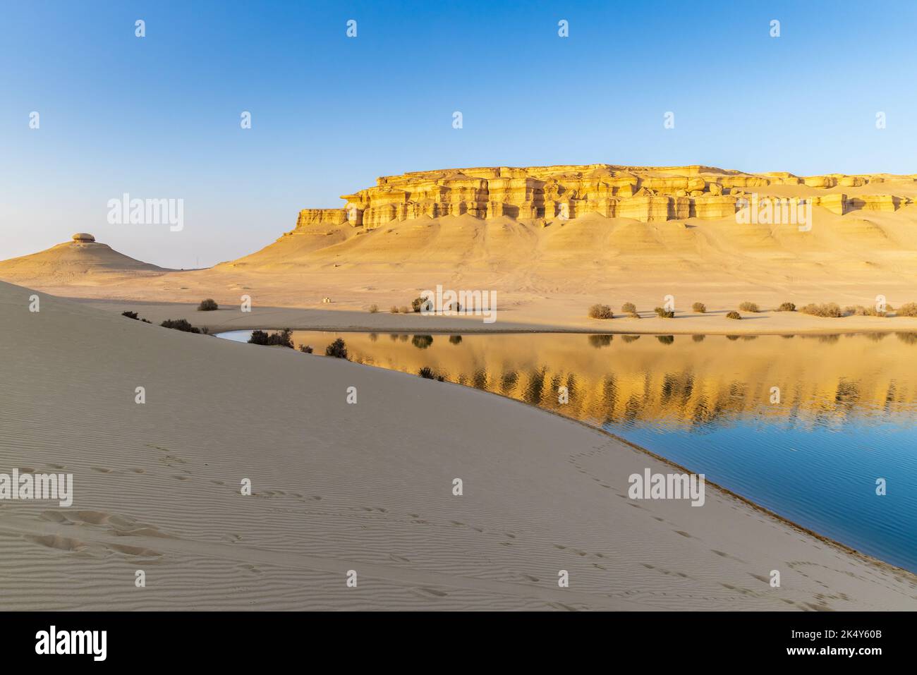 Qarun Lake, Faiyum Oasis, Egypt. Reflections in Qarun Lake in the ...