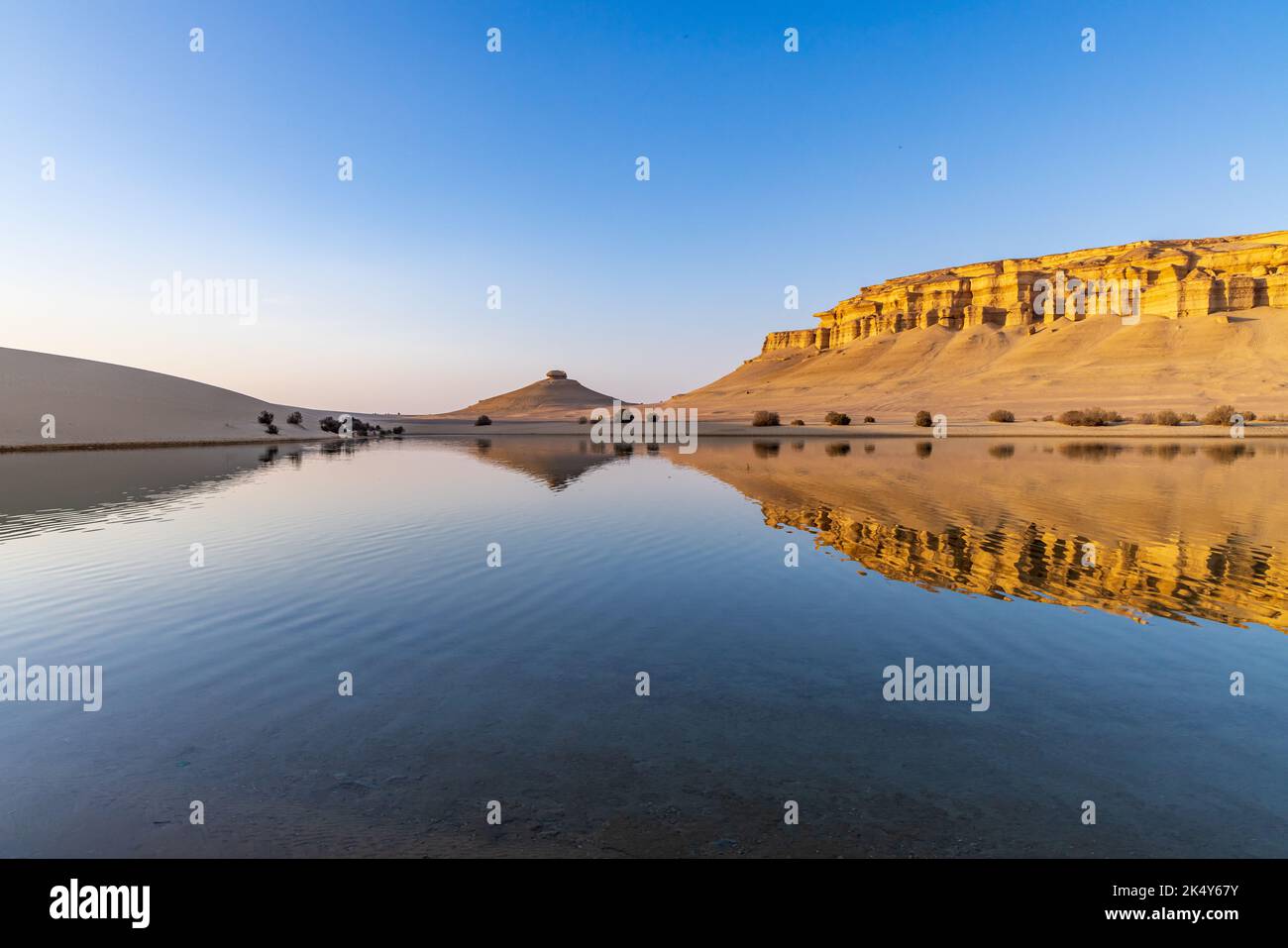 Qarun Lake, Faiyum Oasis, Egypt. Reflections in Qarun Lake in the ...